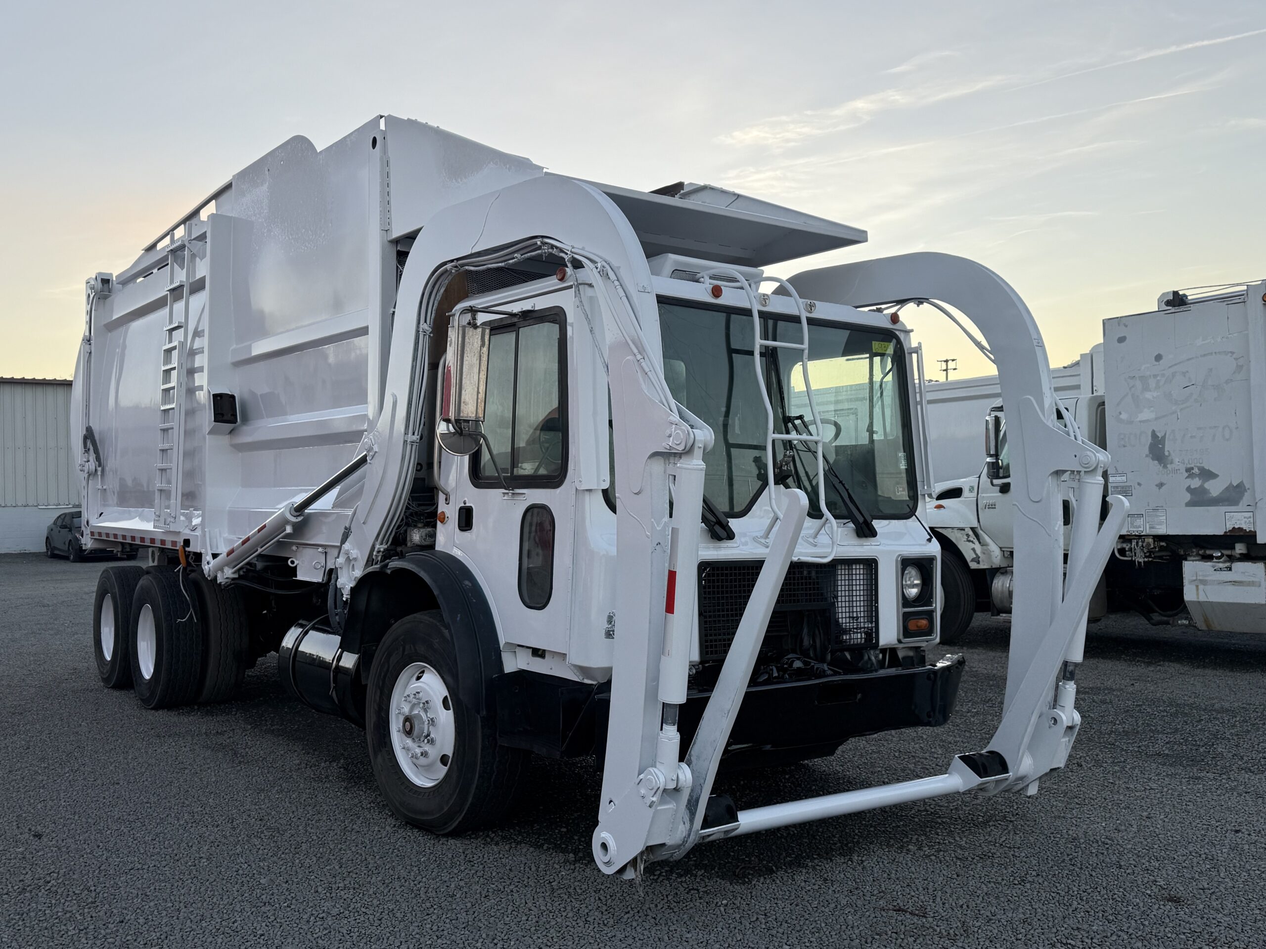 2007 Mack MR | Tom's Truck Sales